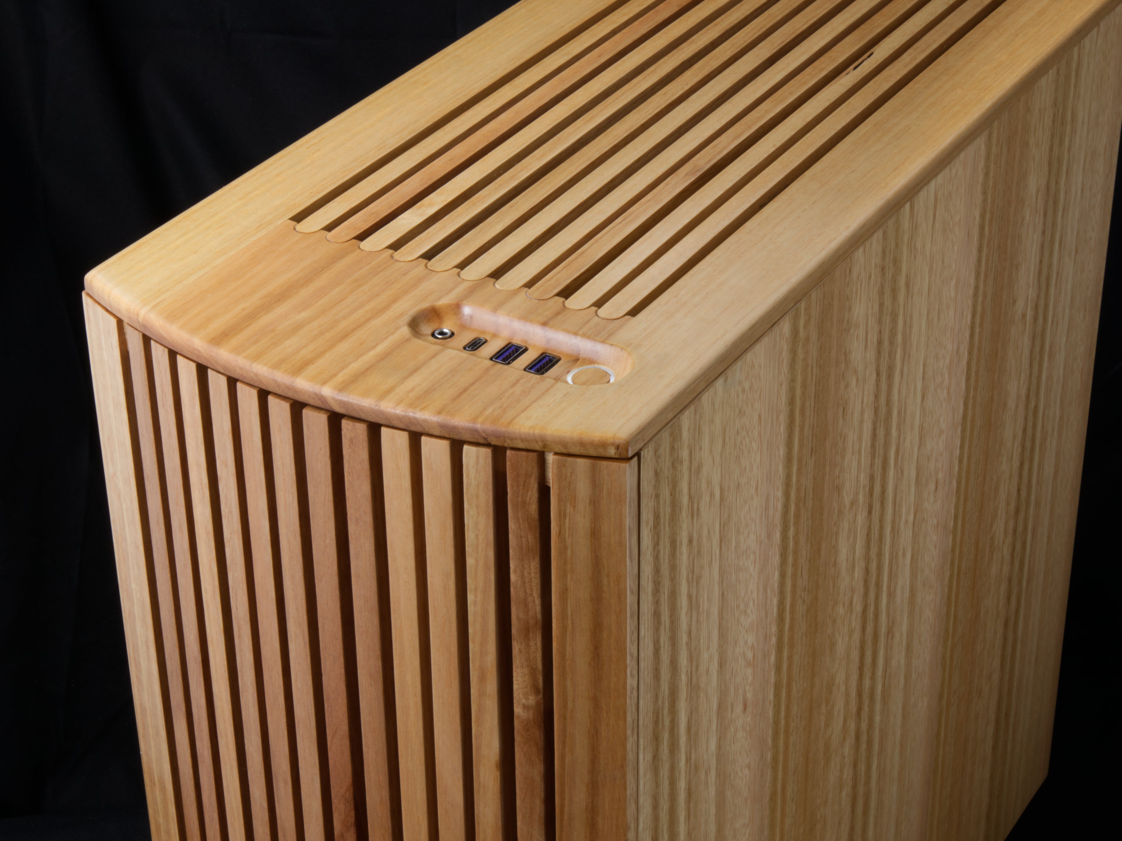 Genesis - Tasmanian Oak | Woodfort Cases